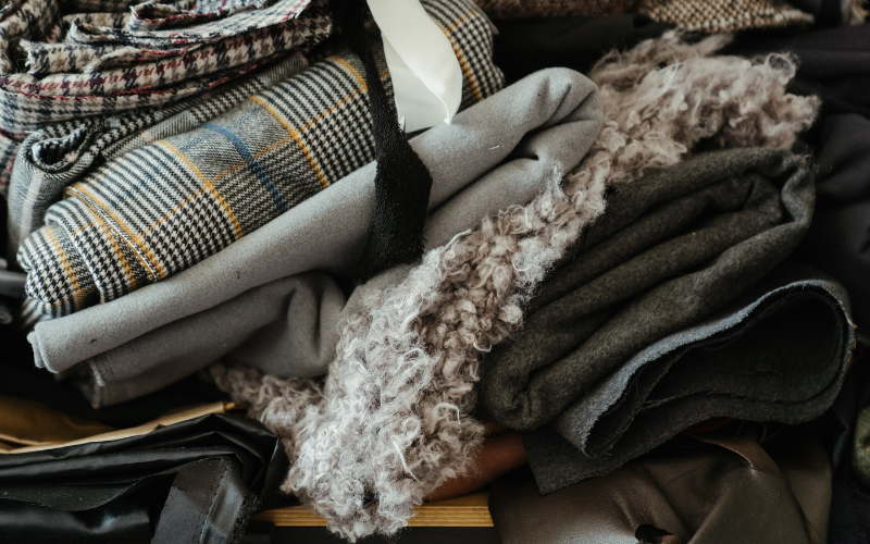 Dove buttare le stoffe vecchie